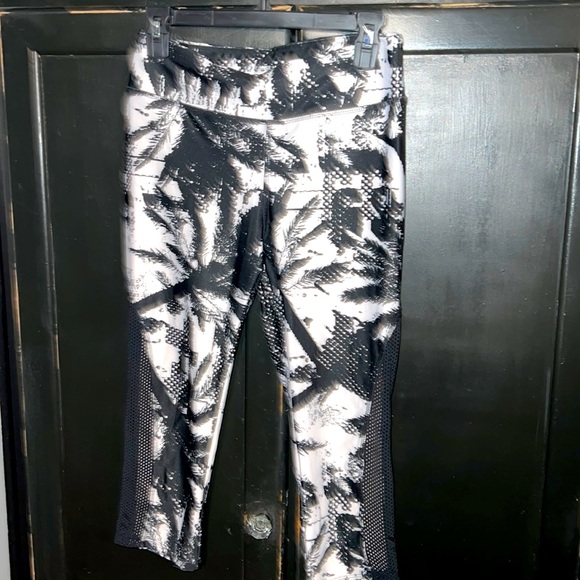 Danskin Now | Pants & Jumpsuits | Danskin Now Capri Pants | Poshmark